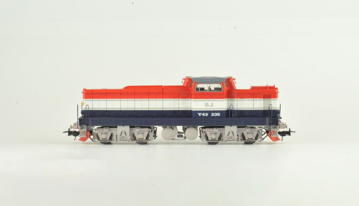 Diesellok T43 röd-vit-blå, Jeco i Diesellok T43 nya