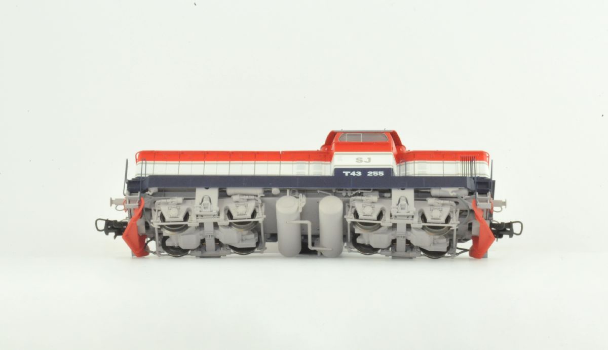 Diesellok T43 röd-vit-blå, Jeco i Diesellok T43 nya